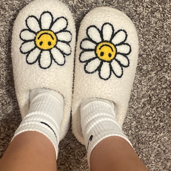 Shoes | Preppy White Flower Smiley Face Sandals | Poshmark